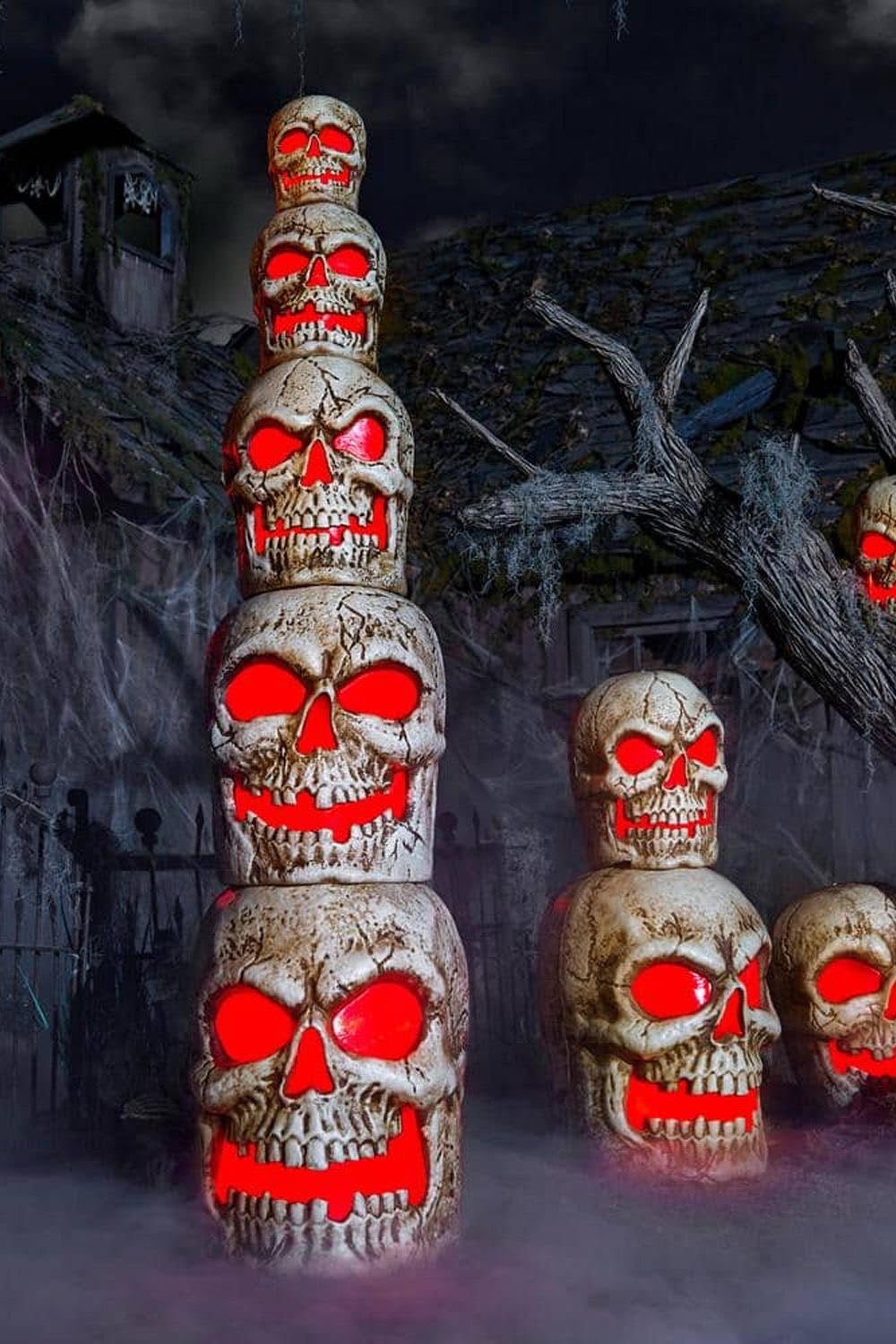 8 Foot Giant Skull Stack (5 Skulls) | Merry and Spooky